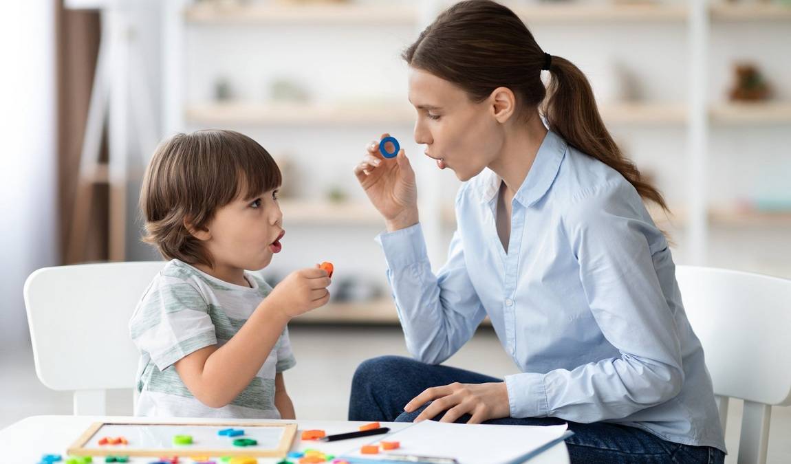 Игры для детей 4 лет дома и на улице: развивающие и развлекательные