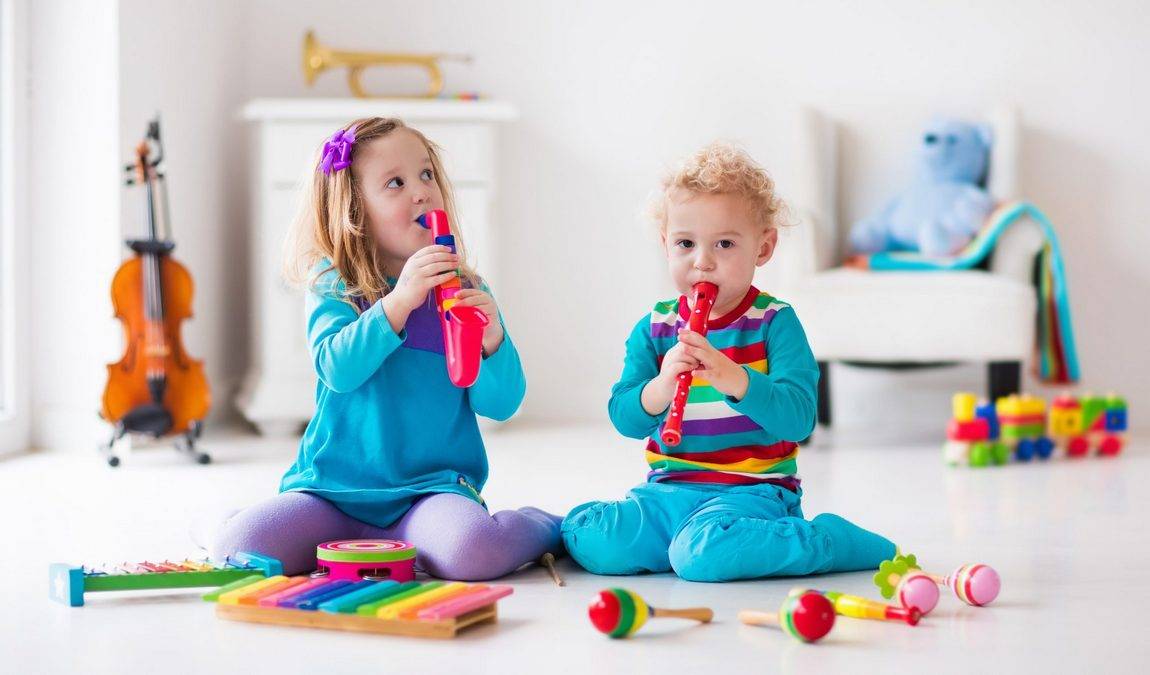 Игры для детей 4 лет дома и на улице: развивающие и развлекательные